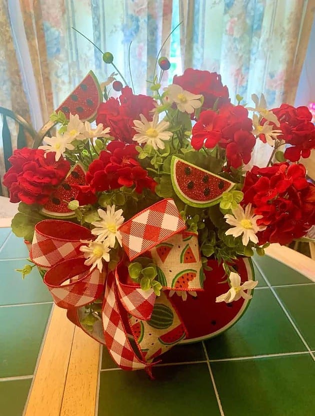 15 Summer Centerpiece Designs So Stunning, They'll Steal the Show