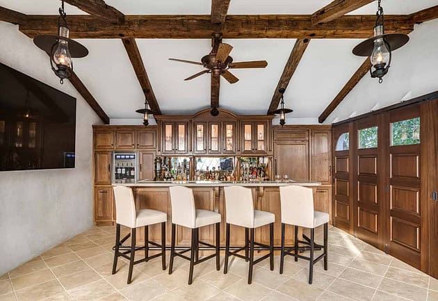 15 Small Space Mediterranean Home Bar Designs for Maximum Impact