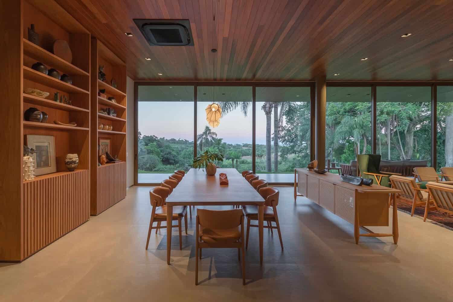 Conquista House by David Guerra Arquitetura e Interiores in Rolandia, Brazil