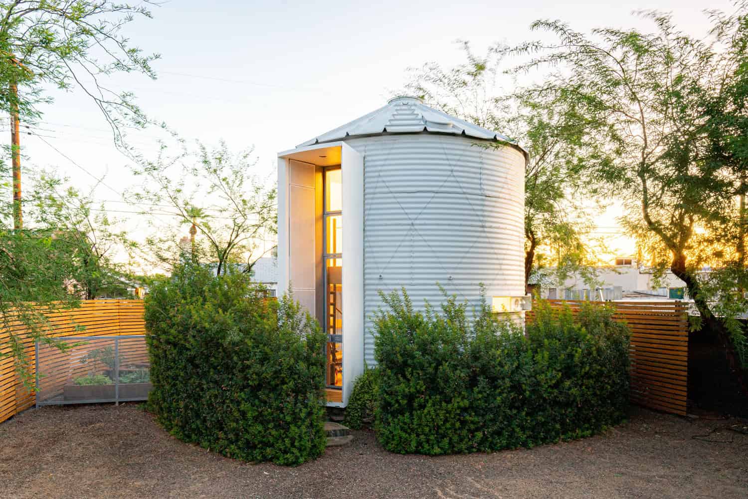 Silo House by Kaiserworks: Sustainable Micro-Home in Phoenix