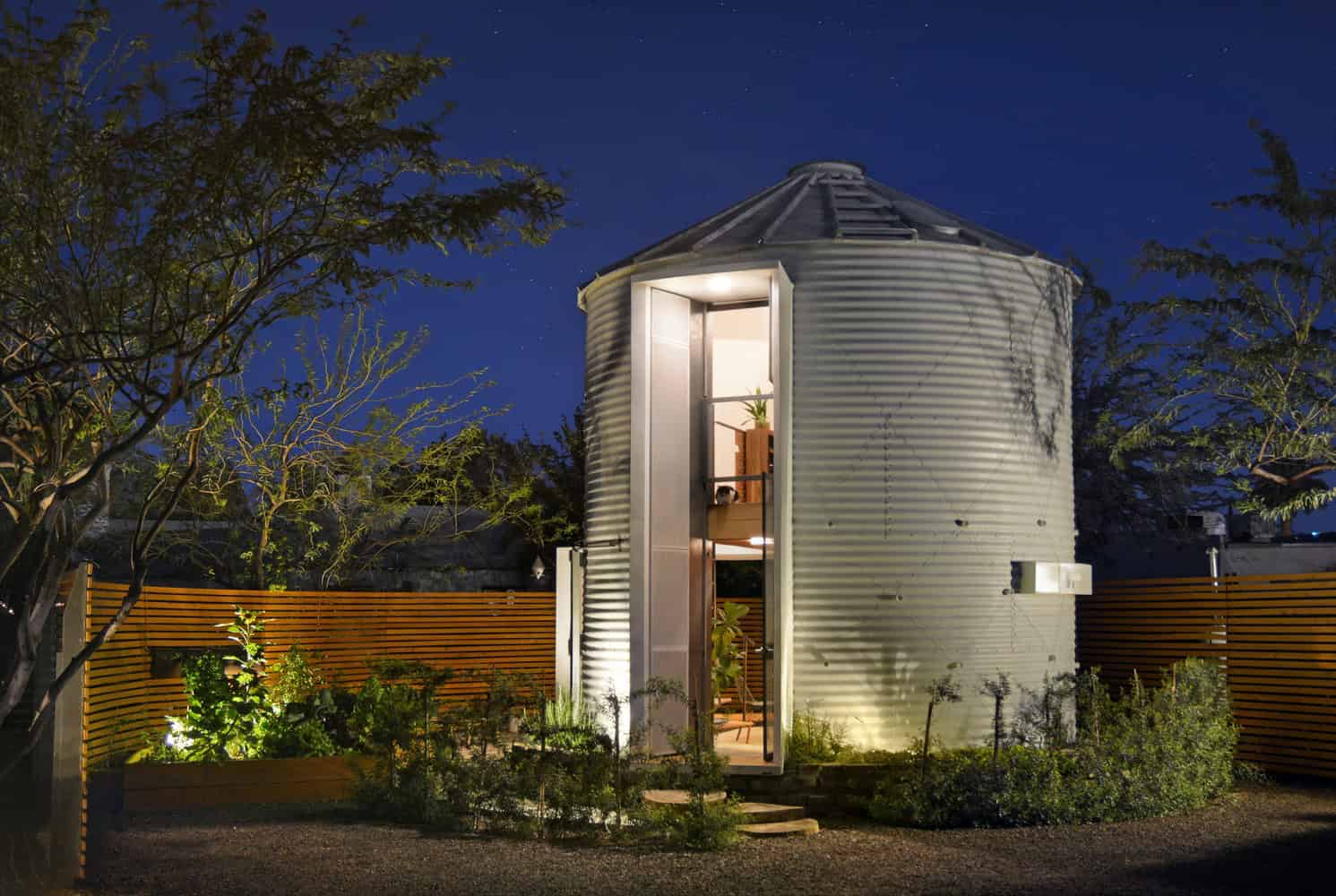 Silo House: A Grain Silo Transformed into a Modern Micro-Home in Phoenix
